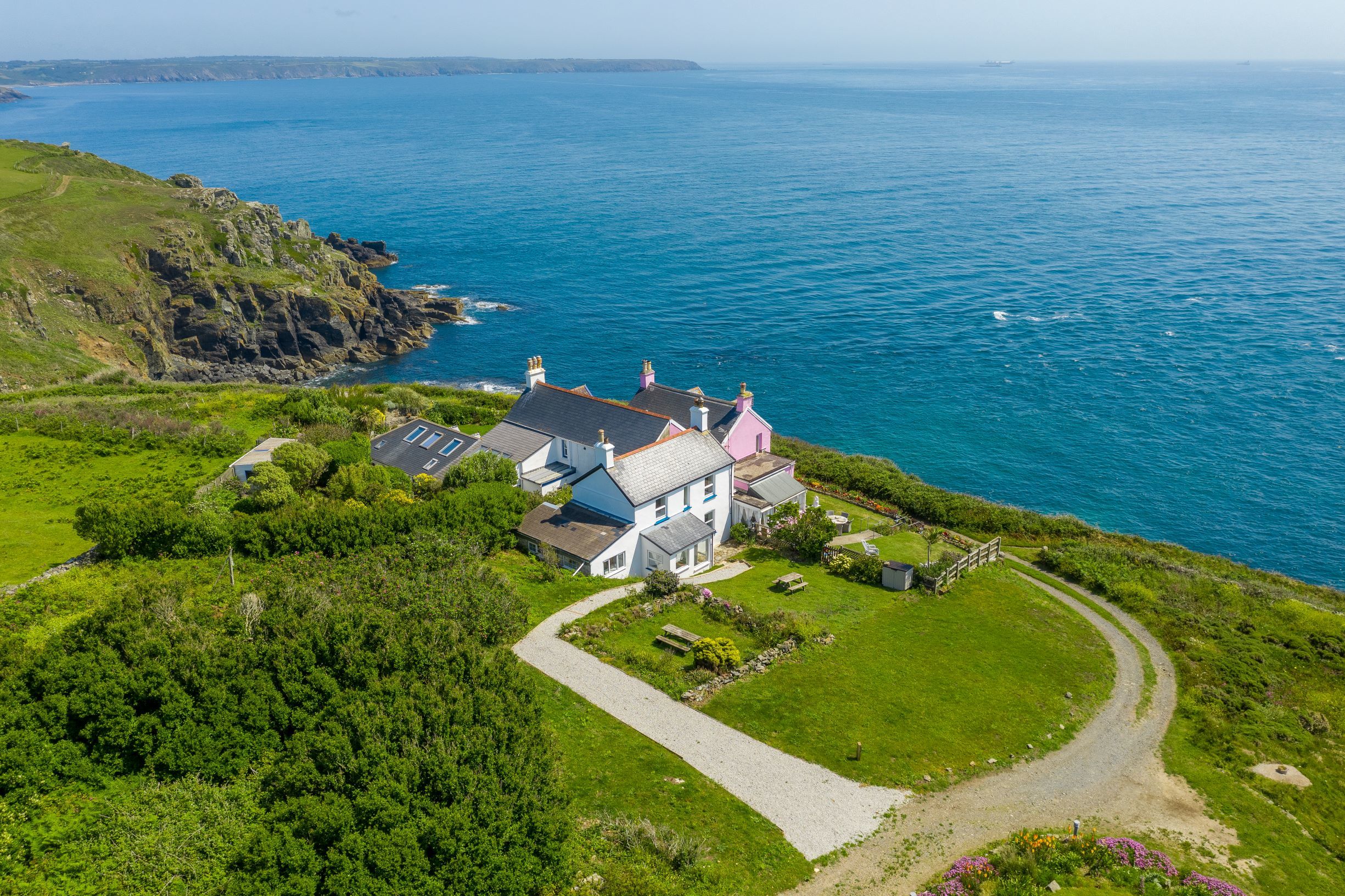 Bass Point Cottage - Holiday Cottage in Helston | Select Cornwall